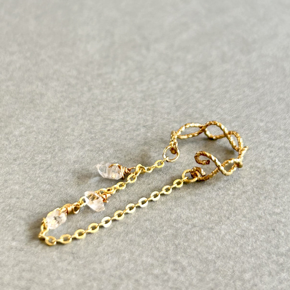 14kgf 3粒のハーキマーダイヤモンドがキラキラ揺れる イヤーカフ 片耳用 イヤーカフ Dorly 通販｜Creema(クリーマ)