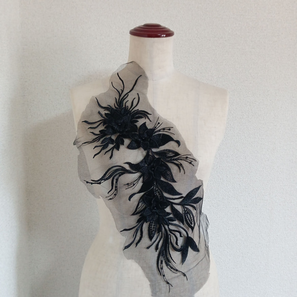 AZ013ブラック 立体お花モチーフレース 胸元モチーフ 刺繍レース ブラック 6色展開 生地 AOLZER 通販｜Creema(クリーマ)