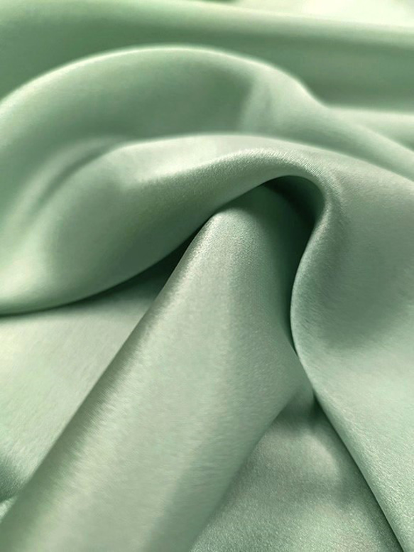 訳あり シルク生地 サテン/ライムグリーン 12匁 幅110cm×350cm /C293 生地 京都・絹宗 通販 15696870｜Creema(クリーマ)