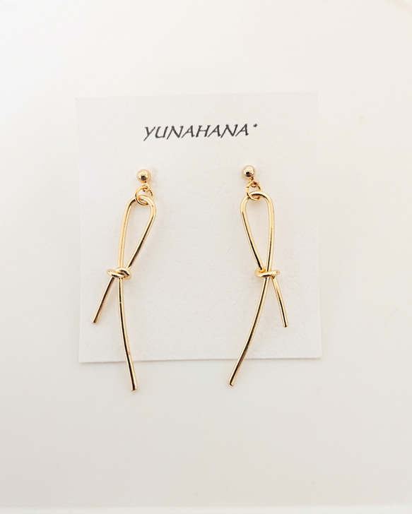 人気 cross ribbon gold stick ピアス イヤリング 16Kgp 揺れリボン 春フォーマル ピアス（フック・チェーン ...