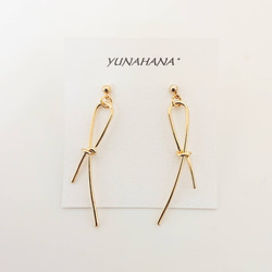 人気 cross ribbon gold stick ピアス イヤリング 16Kgp 揺れリボン 春フォーマル ピアス（フック・チェーン ...