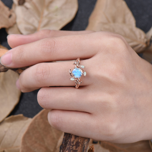 つる小枝の葉の婚約指輪6月の誕生石天然ブルームーンストーン つる小枝の葉の婚約指輪6月の誕生石天然ブルームーンストーン