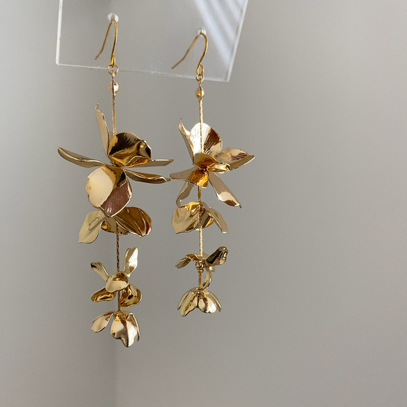 ブライダルアクセサリー ブライダルピアス ウェディング 結婚式 花嫁 ゴールド フラワー 花 大ぶり イヤリング ピアス（フック・チェーン） 𝗺 𝗼 𝗰 𝗼 通販 15712603 ...