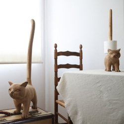 送料無料）クリスマスSALE 天然無垢ウッド 尻尾の長い猫 ホルダー スタンド トイレッペーパー甘えるネコW78B その他インテリア雑貨 ...