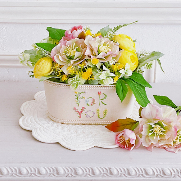 「For you」刺繍ブリキオーバルベースの春アレンジ アートフラワー koharubiyori 通販 15776433｜Creema(クリーマ)
