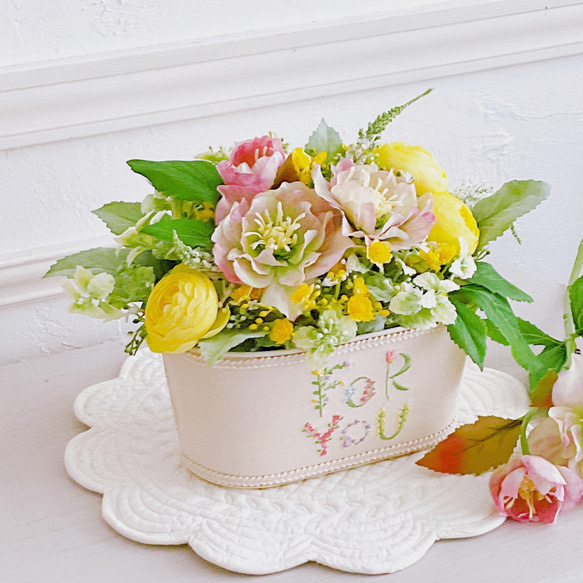 「For you」刺繍ブリキオーバルベースの春アレンジ アートフラワー koharubiyori 通販 15776433｜Creema(クリーマ)