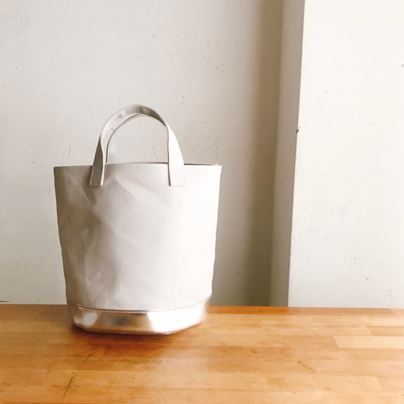 [L]マルシェカゴのような帆布のバケツトート クールグレー×メタリックシルバー トートバッグ ikoy_canvas 通販 15781371 ...