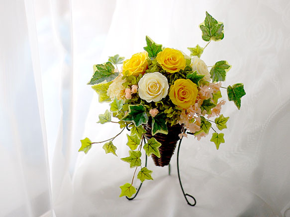 【早割実施中】ナチュラルテイスト満載の母の日アイアンスタンドアレンジ【Creema限定】 プリザーブドフラワー 創作花屋花の音 通販 ...