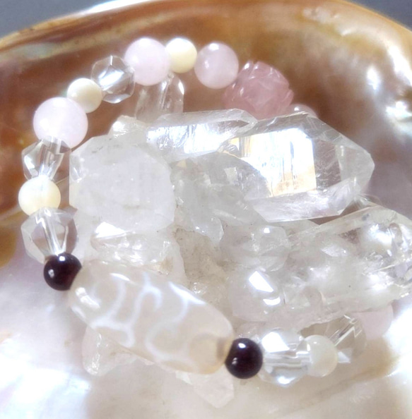 珍しい天珠さん 白如意蓮花天珠さんのブレスレット ブレスレット ががちゃん 通販 15799769｜Creema(クリーマ)