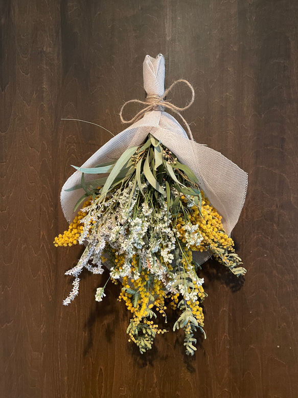 ミモザとユーカリ、スターチスのスワッグ スワッグ anemone 通販｜Creema(クリーマ) 15803308