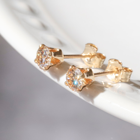 最高峰の輝き モアサナイト一粒ピアス《シャンパン》4mm【14kgf/SUS316L】金属アレルギー対応 ギフト ピアス（スタッド・一粒） MAY.K 金属アレルギー対応 通販 ...