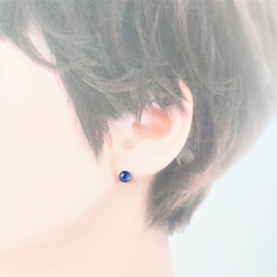 『ブルーカラー』ホワイトシェル×クリスタル ラウンドカボションカット 【金属アレルギー対応】 AP-＃266 ピアス（スタッド・一粒） Chi ...