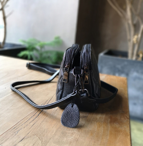 牛革シンプルなショルダーバッグ肩掛け斜め掛けポシェットバッグ リュック・バックパック yenppo 通販｜Creema(クリーマ) 15826166