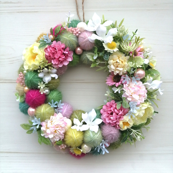 優しい色合いの毛糸玉とお花畑のリース リース Allium blue perfume 通販｜Creema(クリーマ) 15830733