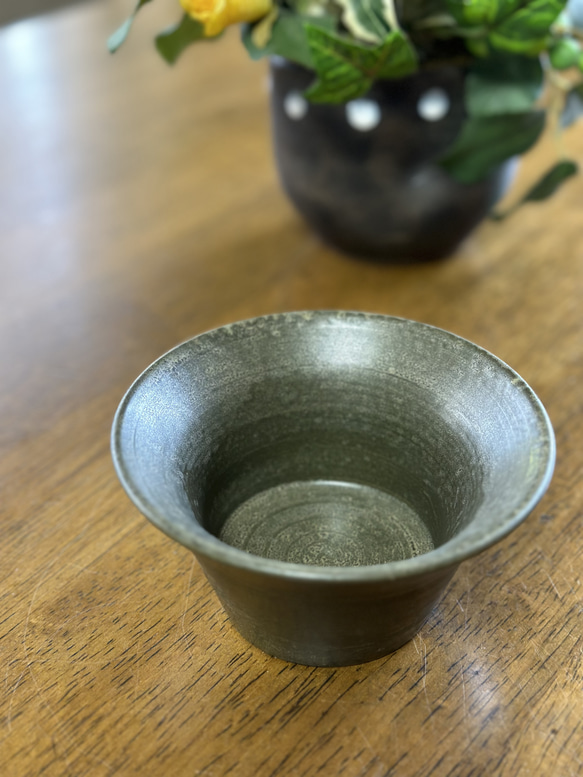 モスグリーンに癒されるお洒落な器ミニB お椀・ボウル・鉢 やよい窯 通販 15839510｜Creema(クリーマ)