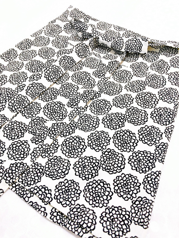 カフェエプロン 大きめポケット 菊 花柄 黒 おしゃれ プチギフト プレゼント 可愛い 前掛け 誕生日 お母さん エプロン FRM 通販 ...