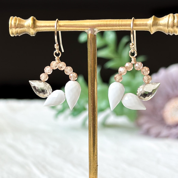 14kgf*ホワイトアゲートとスモーキークォーツのつぼみリースピアス／イヤリング*天然石 ピアス（フック・チェーン） marimello 通販 15857628｜Creema(クリーマ)