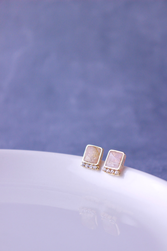 キラッとスクエアピアス/イヤリング【ピンク】 ピアス（スタッド・一粒） Lapinx 通販｜Creema(クリーマ) 15857948
