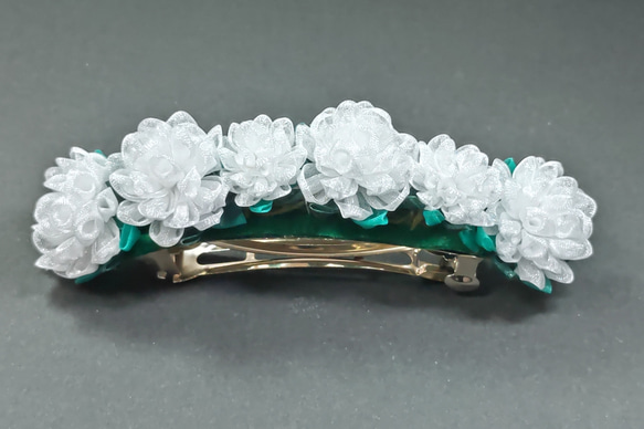 【つまみ細工】白詰草のバレッタ バレッタ MOMO 通販 15865648｜Creema(クリーマ)