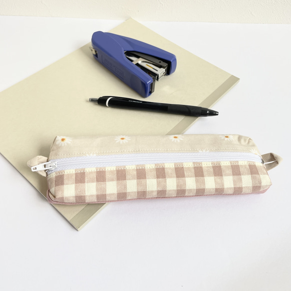 チェックとマーガレットのペンケース/ピンク ペンケース 縁（えにし） 通販 15869896｜Creema(クリーマ)