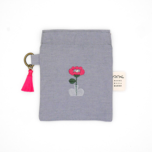 刺繍のしかくいポーチ：ピンクフラワー ポーチ MAKKE -メッケ- 通販 15882944｜Creema(クリーマ)