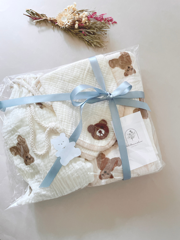 無料ラッピング⭐︎ベビーギフトセット⭐︎出産祝い⭐︎男女兼用ガーゼケット⭐︎巾着袋⭐︎スタイハンカチ⭐︎おくるみ⭐︎ スタイ・よだれかけ ...