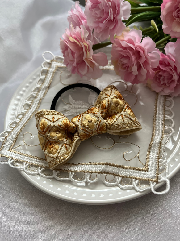 インド刺繍リボンのヘアゴム（イエロー） ヘアゴム Sakura 通販｜Creema(クリーマ) 15899652