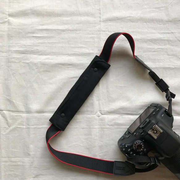 肩紐カバー 一眼レフカメラ紐カバー 黒 持ち手カバー 雑貨・その他 nattu-28s 通販 15925213｜Creema(クリーマ)
