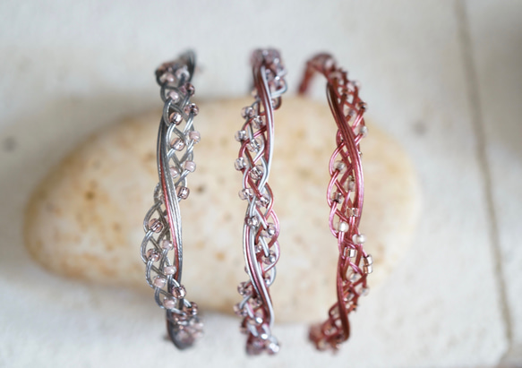 桜色ブレスレット ブレスレット Torc Allta【トルクアルタ】 通販 15941664｜Creema(クリーマ)