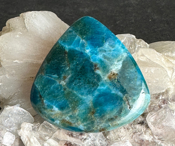 アパタイト 天然石 2460 天然石 Aun planet（発送は月水金のみ） 通販 15943964｜Creema(クリーマ)