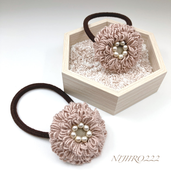 ピンクベージュ花のヘアゴム /送料無料/#フリーステッチング #刺繍 #パンチニードル #ヘアゴム ヘアゴム NIJIIRO222 通販 ...