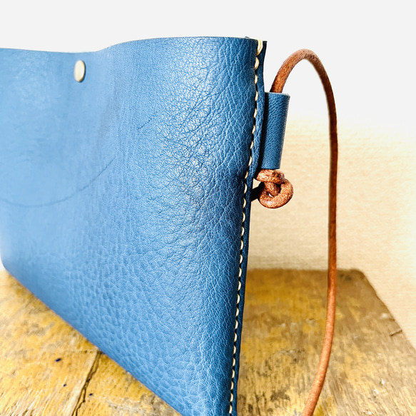 栃木レザーオイルヌメ サコッシュ ブルー サコッシュ かなぶん工房 通販 15952187｜Creema(クリーマ)