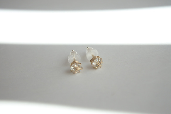 muni mini ピアス（スタッド・一粒） kiwi 通販｜Creema(クリーマ) 15954228