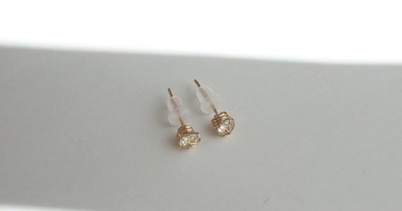 muni mini ピアス（スタッド・一粒） kiwi 通販｜Creema(クリーマ) 15954228