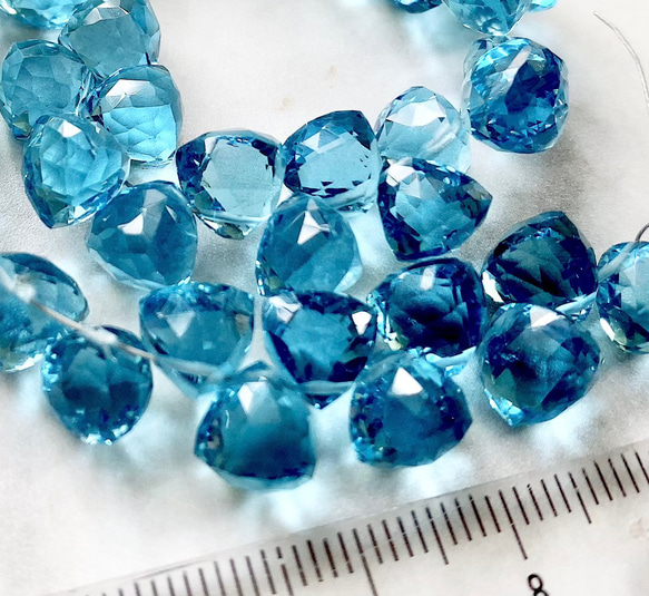 ティールブルーアクアマリンカラークォーツの3Dトリリオンシェイプ＊2石＊ 天然石 11月から再開♡Chocolate 通販｜Creema ...