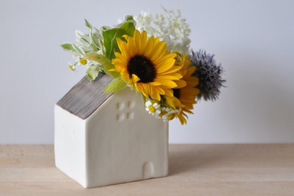 花の咲く家（花瓶）【訳あり】 一輪挿し・花瓶・花器 Atelier Pelto 通販 15995699｜Creema(クリーマ)