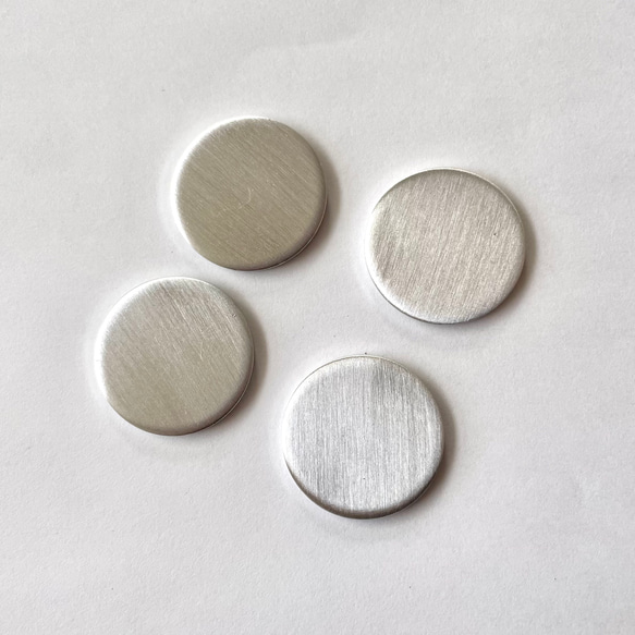 アルミ「まる 穴なし」メタルパーツ シルバー その他素材 メタクル 通販 16000658｜Creema(クリーマ)