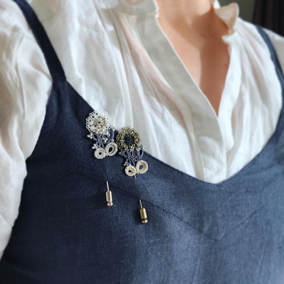 SALE★】2color Set！Little Flower 「SILVER WHITE」&「BLACK GOLD」 ブローチ kamacosan. 通販 16015579｜Creema(クリーマ)