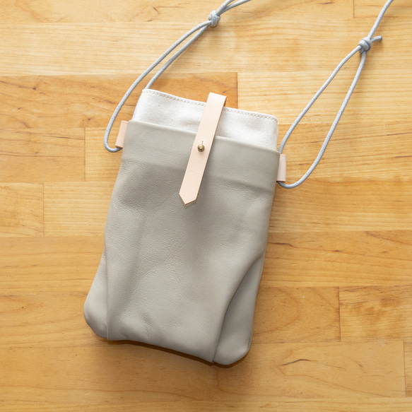 Lサイズ／本革スマホポーチ【グレー】 スマホポシェット・スマホポーチ satoka 通販｜Creema(クリーマ)