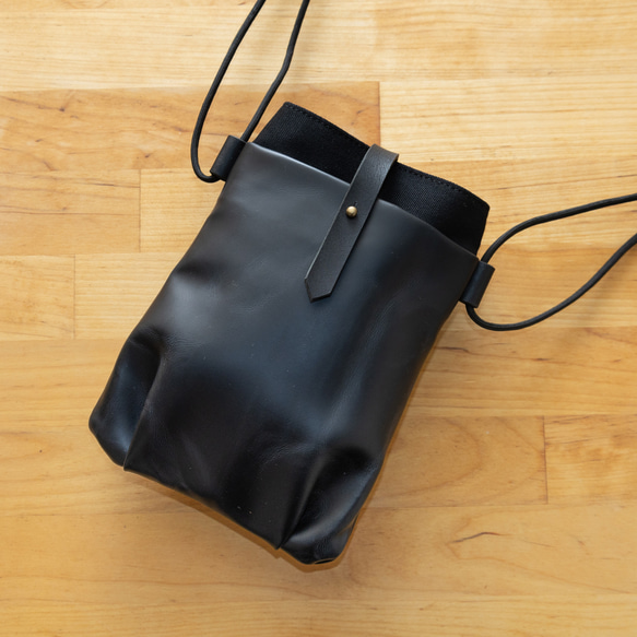 Lサイズ／本革スマホポーチ【ブラック×ブラック】 スマホポシェット・スマホポーチ satoka 通販 16025585｜Creema(クリーマ)