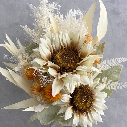 向日葵とかすみ草のホワイトオレンジブーケ ブーケ violaflower 向日葵とかすみ草のホワイトオレンジブーケ ブーケ violaflower