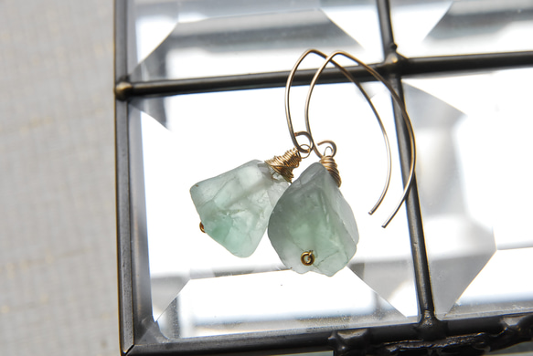 ラフロックフローライトのマーキスフックピアス グリーン no.2 14kgf ピアス（フック・チェーン） Ayako's 通販｜Creema(クリーマ) 16037866