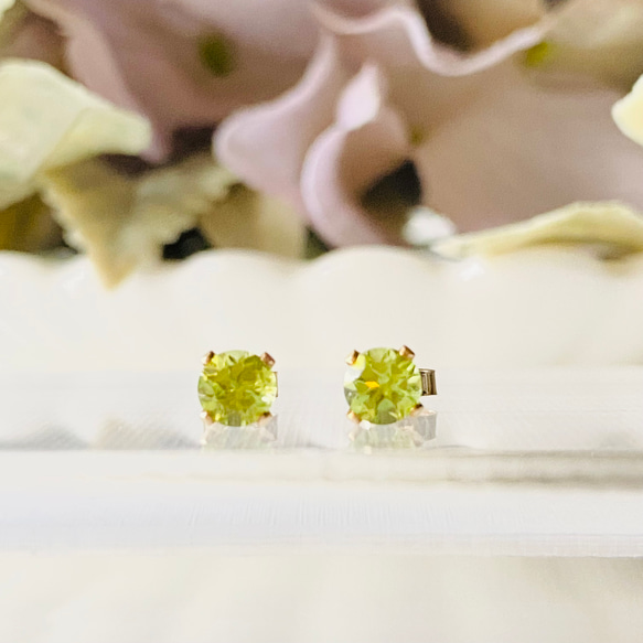 14KGF 宝石質ペリドットピアス スタッドピアス 直結 アレルギー対応 ピアス（スタッド・一粒） 愛珠-aishu-｜天然石アクセサー店 通販 16053988｜Creema(クリーマ)