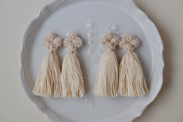 Creema限定 マクラメピアス(ベージュ) ピアス（その他） somari to moti 通販｜Creema(クリーマ)
