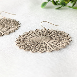 14Kgf 透かしピュアな winter snow - White metal ピアスorイヤリング ピアス（フック・チェーン ...