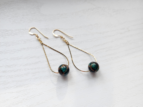 【to様御予約品】ベネチアンガラスビーズ8mm＊14kgfピアス(緑){yukky.} ピアス（フック・チェーン） yukky. 通販｜Creema(クリーマ) 16120765