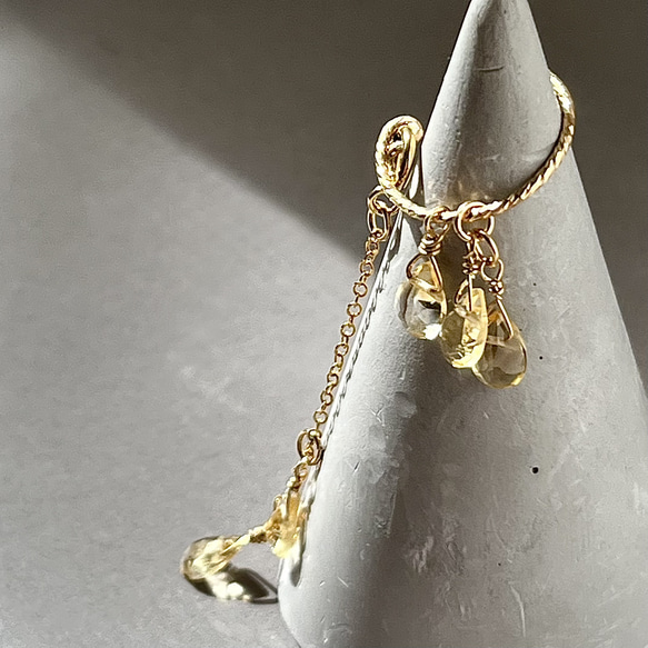 【11月誕生石】14kgf 宝石質シトリンの雫イヤーカフ（バックチェーン付き） イヤーカフ milimili901 通販｜Creema(クリーマ) 16125001