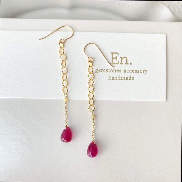 ルビーと極小サファイアの揺れるピアス 14kgf ピアス（フック・チェーン） En. 通販｜Creema(クリーマ) 16193372