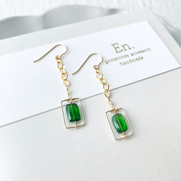 クロムダイオプサイトと極小サファイアの揺れるピアス 14kgf ピアス（フック・チェーン） En. 通販 16202235｜Creema(クリーマ)