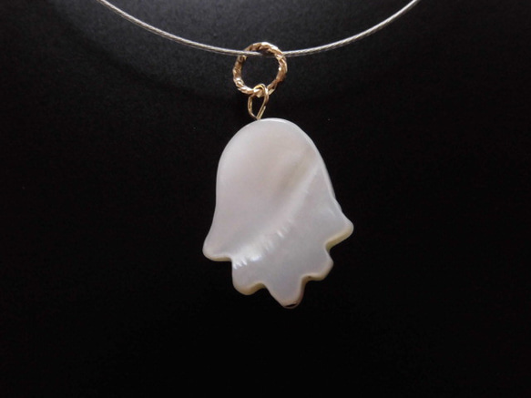 【SALE】【14KGF】花びらモチーフシェルの1粒ペンダントトップ E15￥710→￥500 ペンダントトップ KAZEYA－かぜやー 通販｜Creema(クリーマ) 16206497